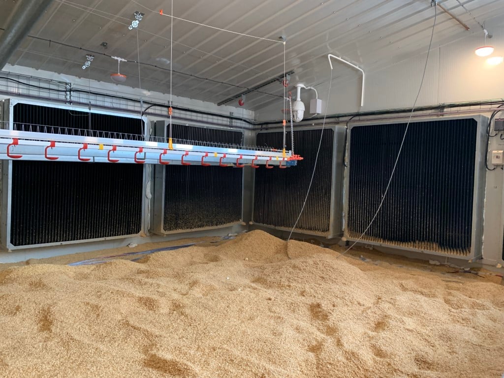 Installing light traps for fans